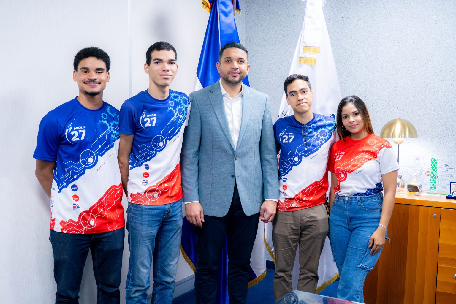 Ministerio de la Juventud celebra el histórico triunfo de Apolo 27 y ...
